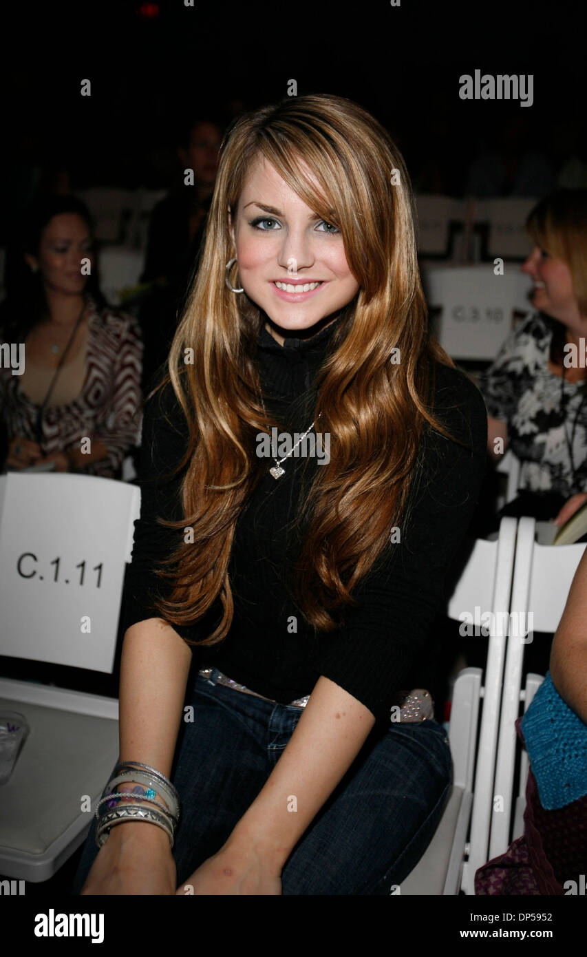 Sep 10, 2006; New York, NY, USA; Singer JOJO frontrow at the Nicole ...