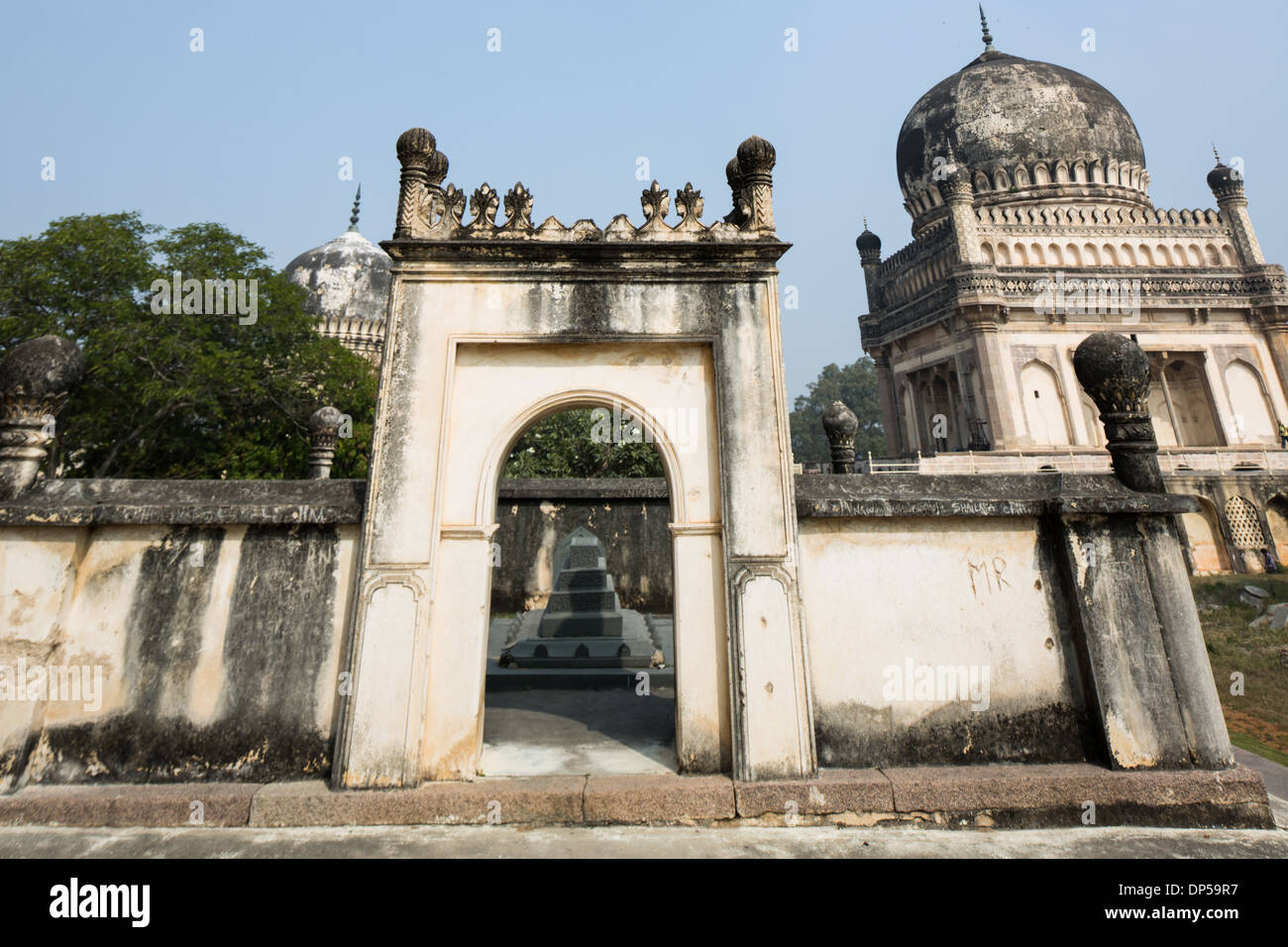 Qutub shahi tombs hi-res stock photography and images - Alamy
