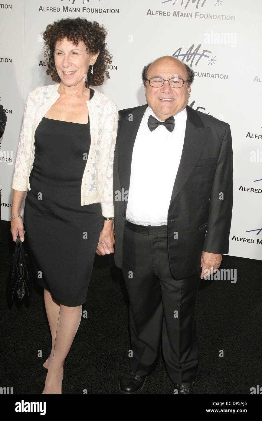 Sep 09, 2006; Los Angeles, CA, USA; Actor DANNY DeVITO and wife Actress ...