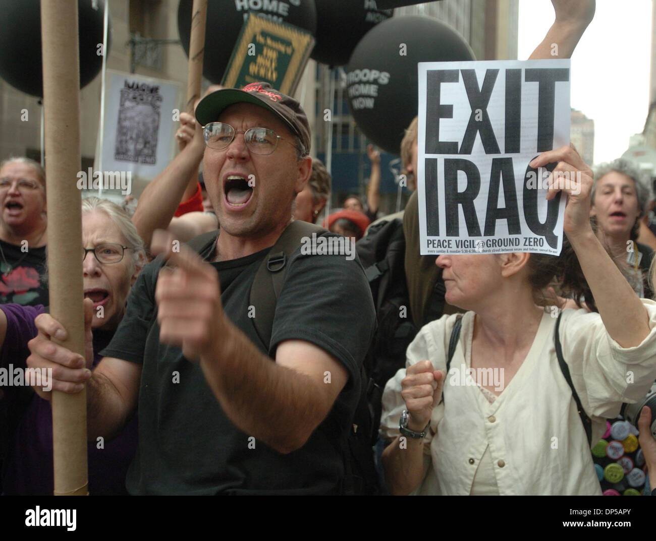 Sep 10, 2006; Manhattan, NY, USA; Steven Ekberg (L) and Eileen Mullan ...
