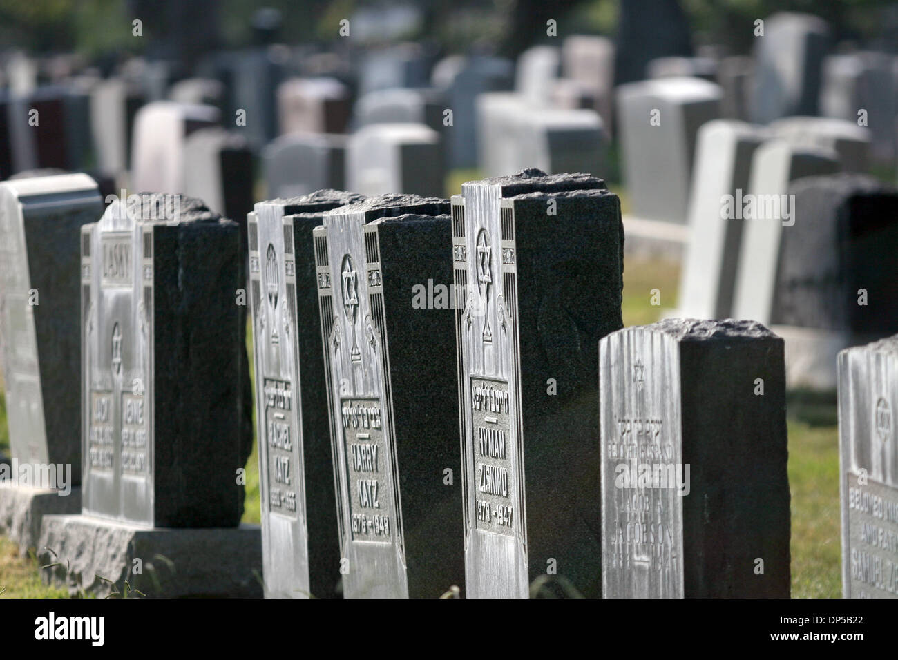 Hollywood forever cemetery graves hi-res stock photography and images ...