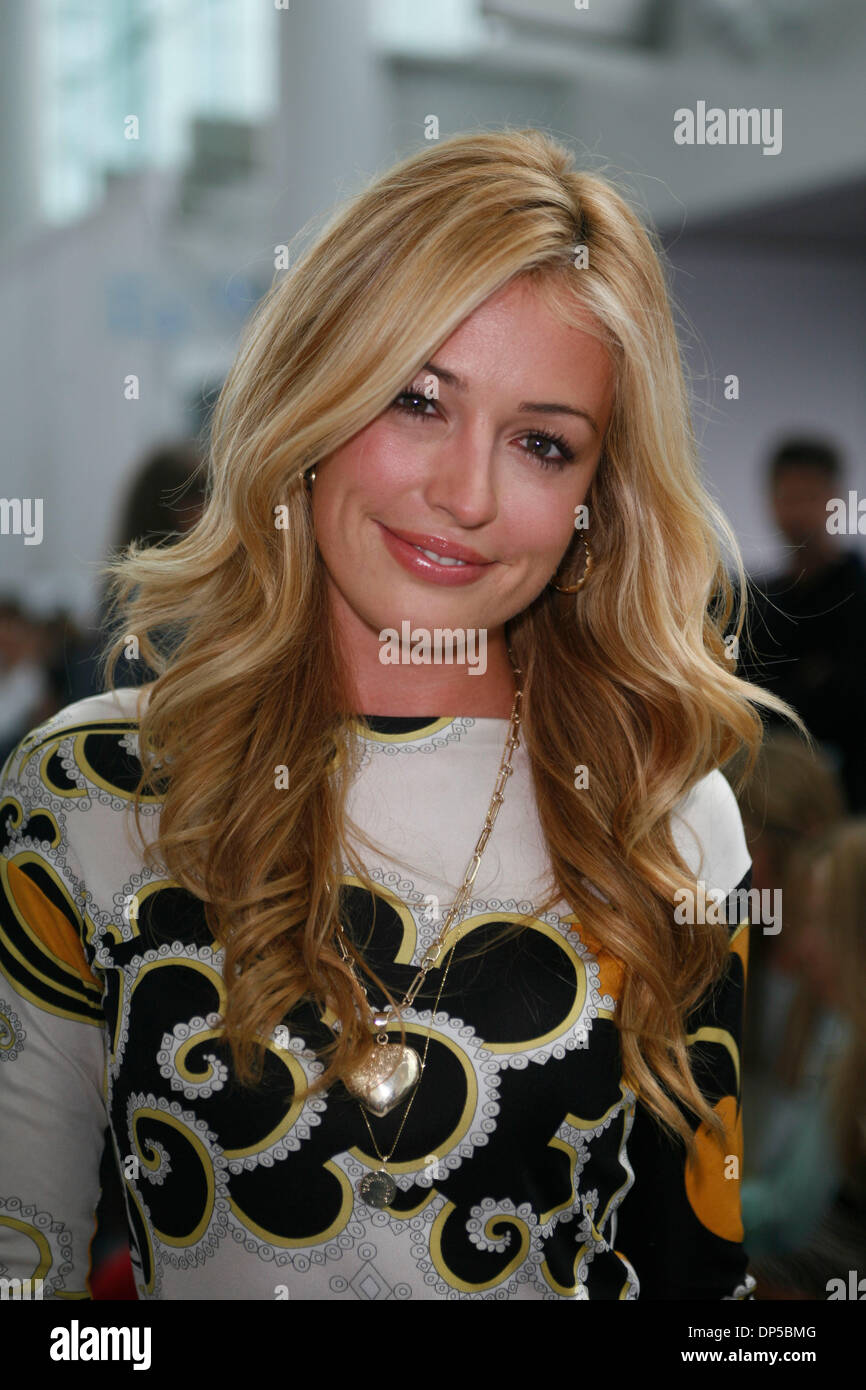 Cat deeley hi-res stock photography and images - Alamy