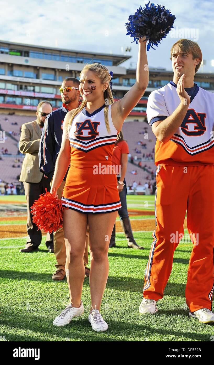 College football players cheerleaders hi-res stock photography and ...