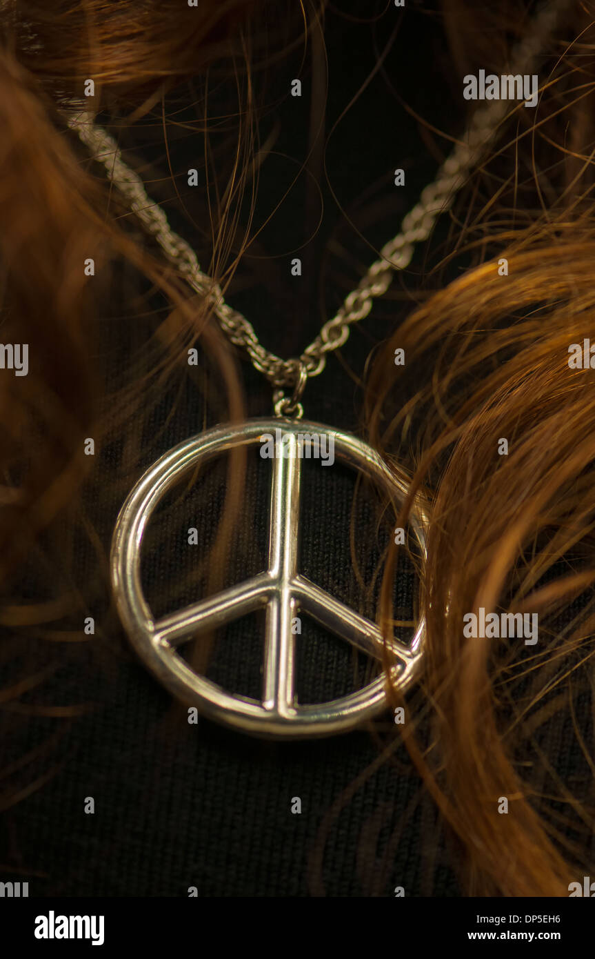 Chain of peace hi-res stock photography and images - Alamy