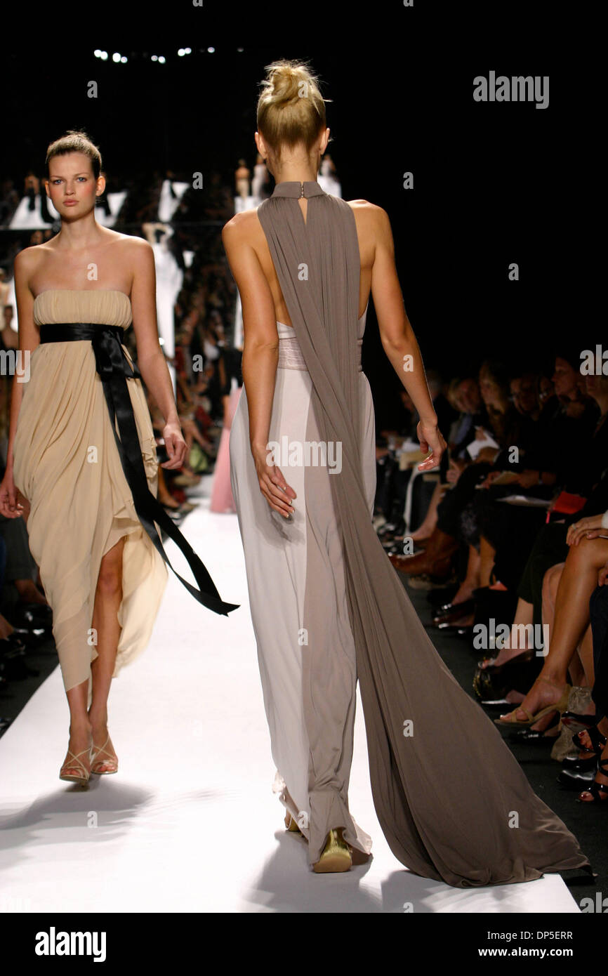 2006 new york runway michael kors hi-res stock photography and images ...