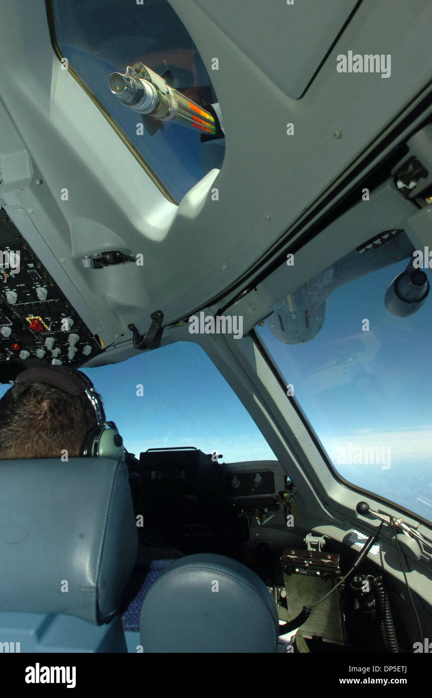 Kc 10 refueling boom hi-res stock photography and images - Alamy