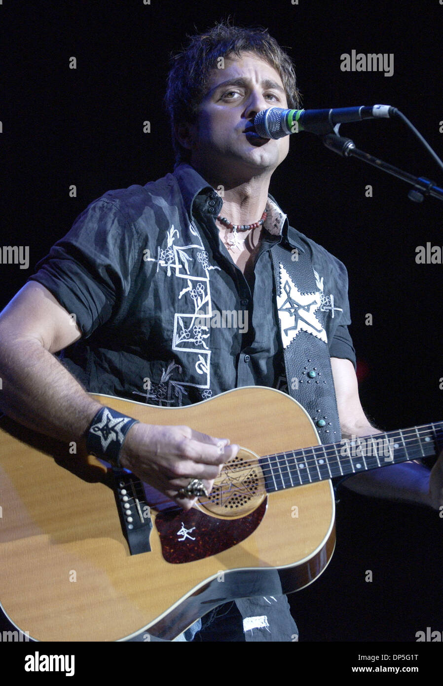 Sep 14, 2006; Fayetteville, NC, USA; Musician STEVE AZAR performs live ...