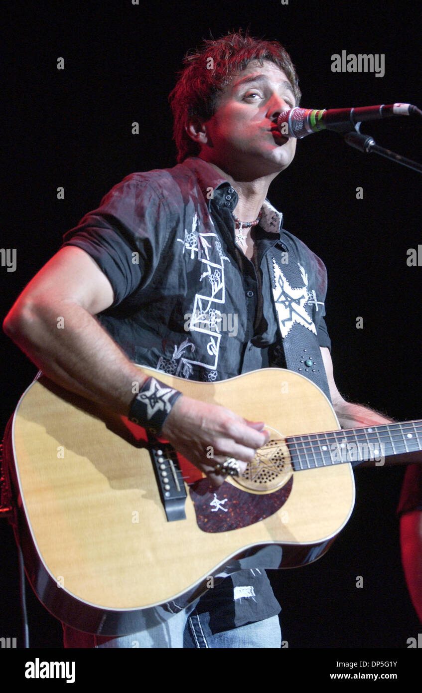 Sep 14, 2006; Fayetteville, NC, USA; Musician STEVE AZAR performs live ...