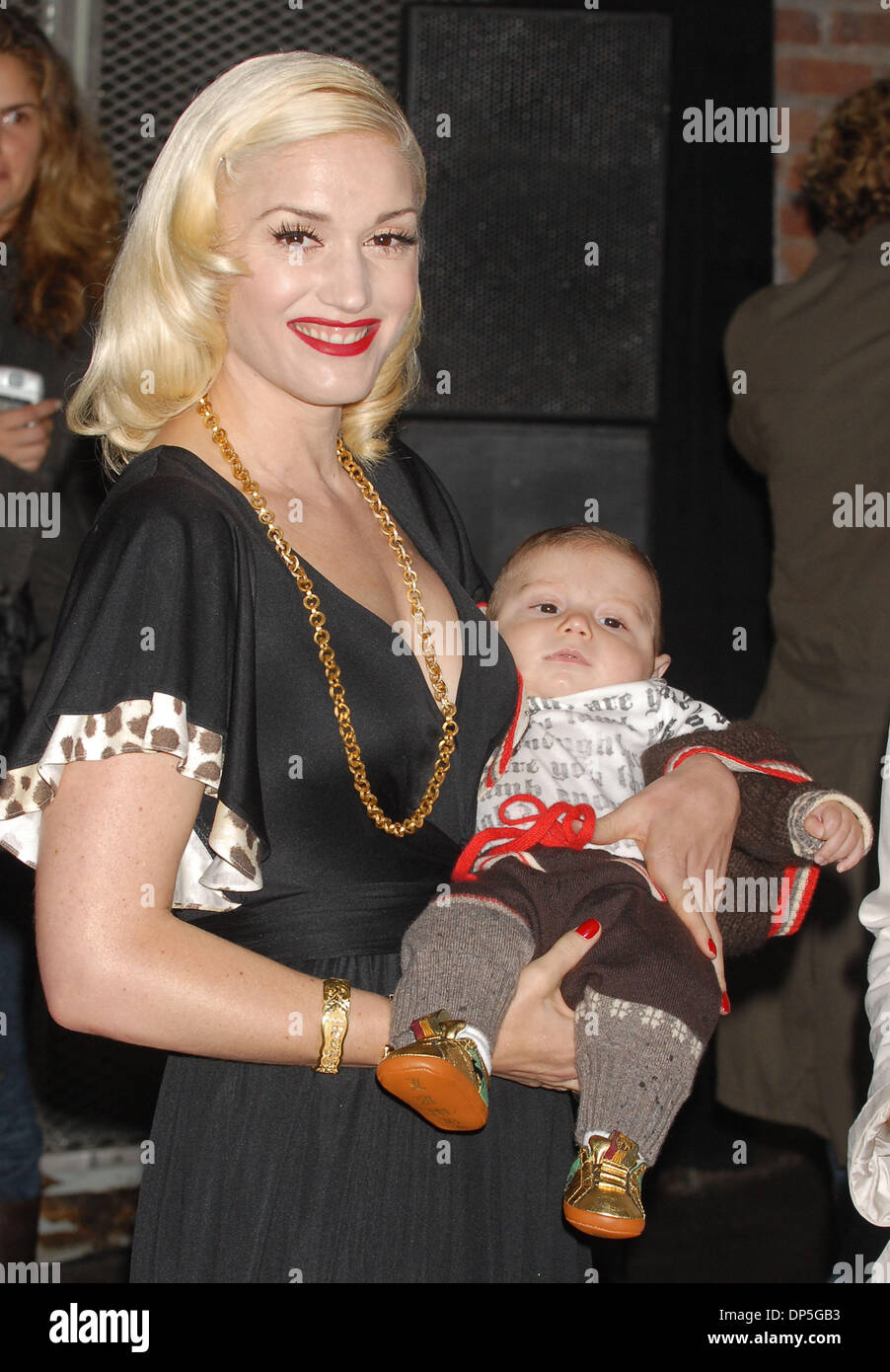 Sep 15, 2006; New York, NY, USA; GWEN STEFANI with baby son KINGSTON at ...