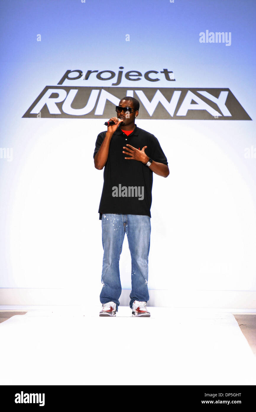 Sep 15, 2006; New York, NY, USA; Finalist MICHAEL KNIGHT introduces his ...