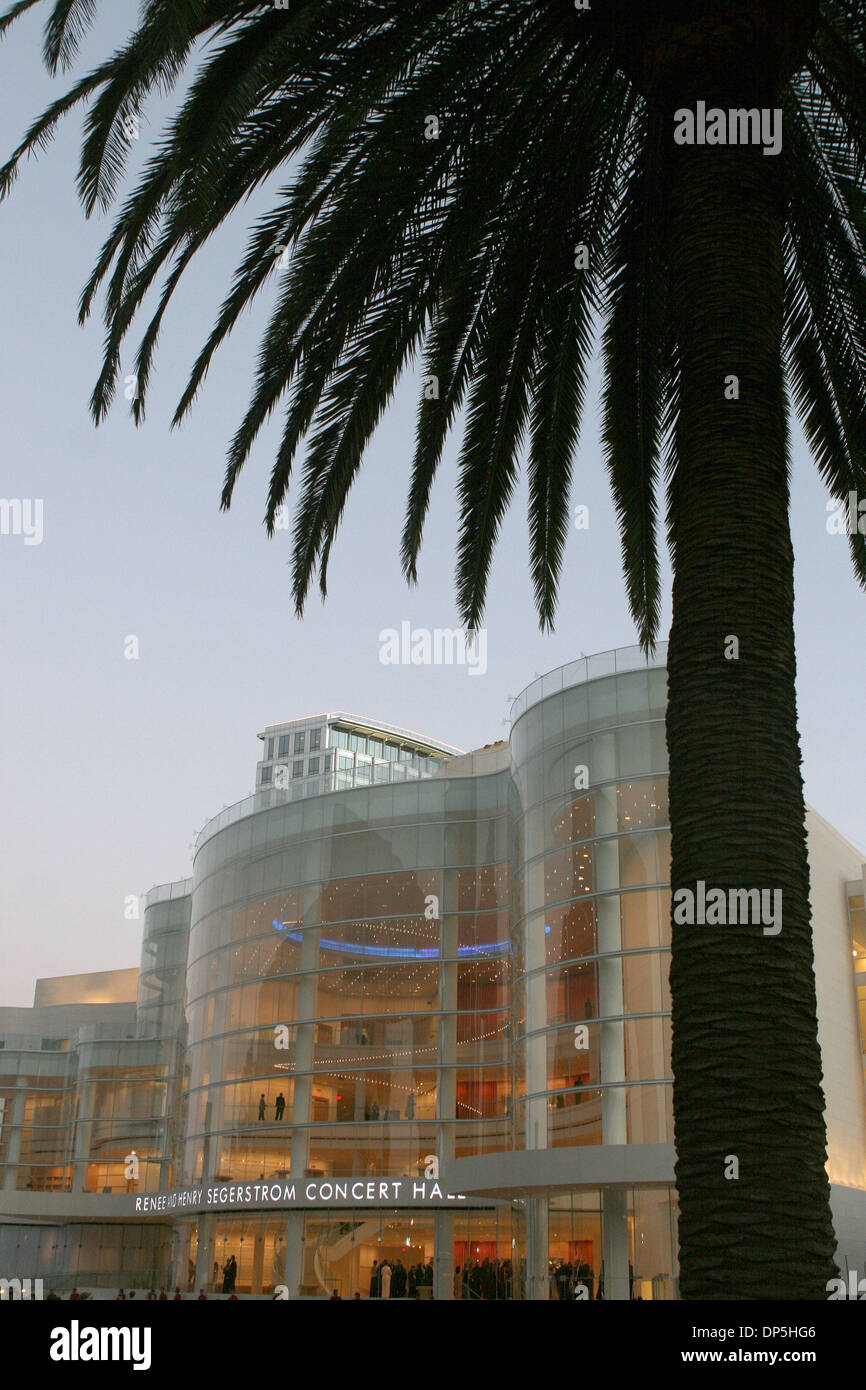 Segerstrom concert hall hi-res stock photography and images - Alamy
