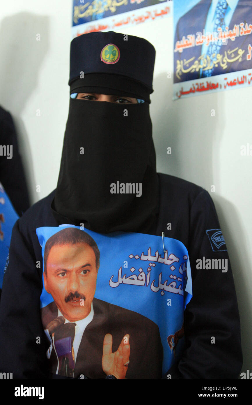 Sep 16, 2006; Dhamar, YEMEN; Many women and young girls arrived to ...