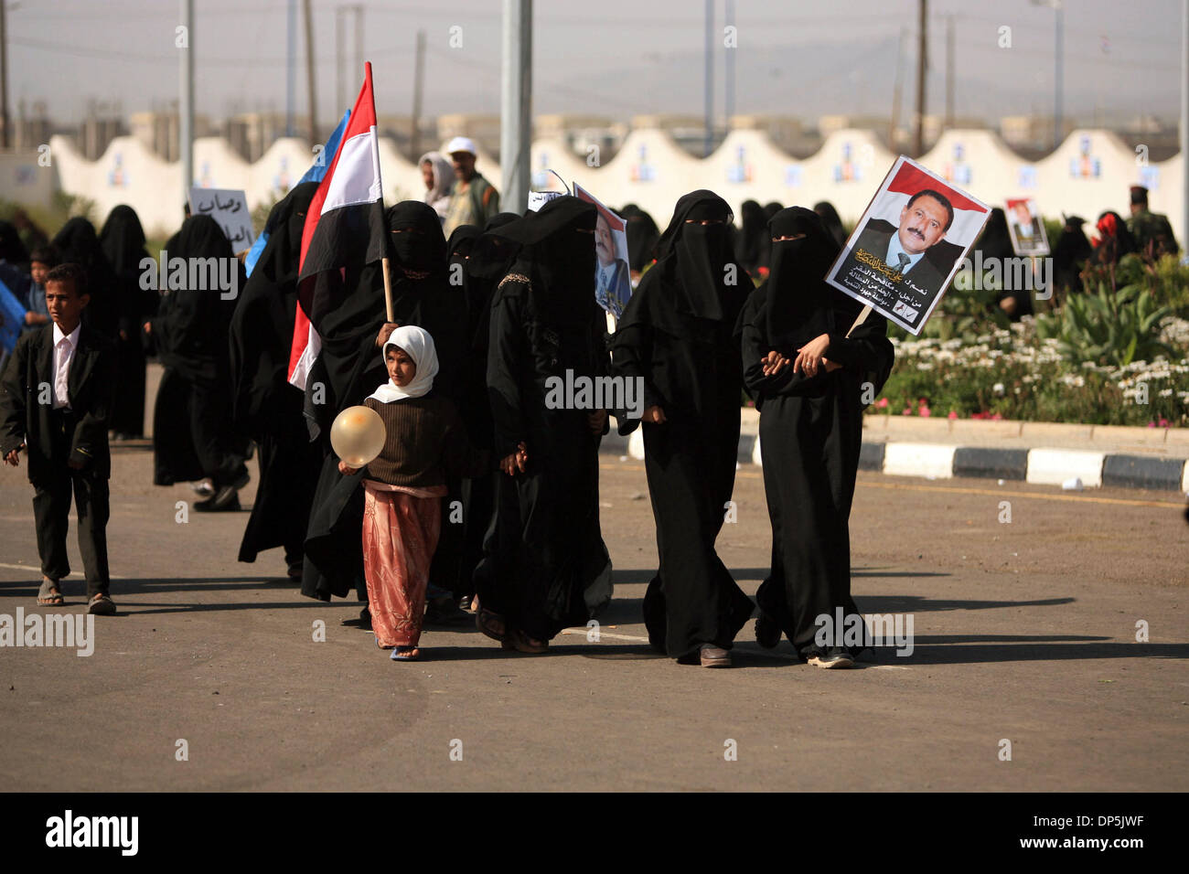Sep 16, 2006; Dhamar, YEMEN; Many women arrive to attend an election ...
