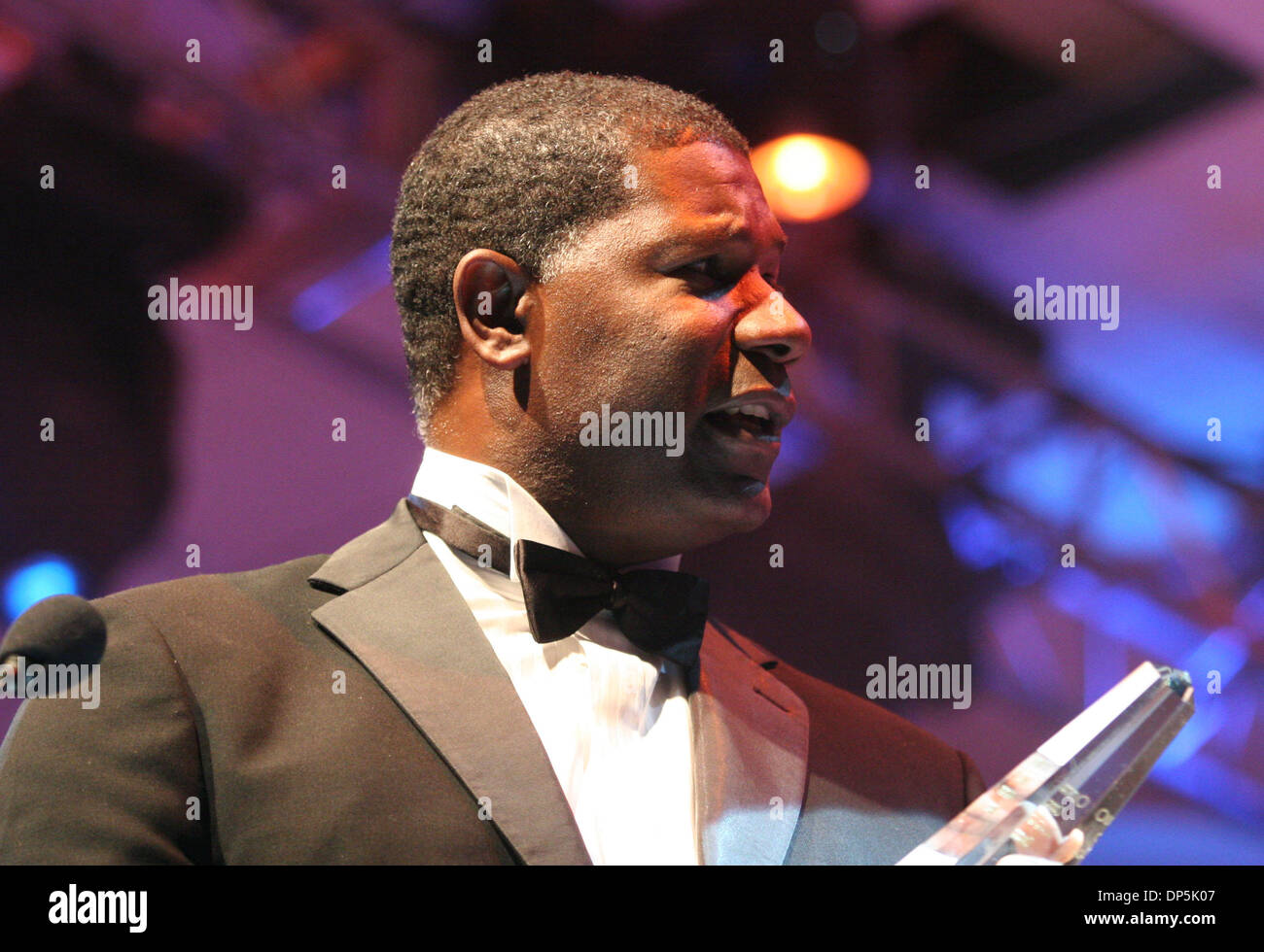 Dennis haysbert 2006 photo credit hi-res stock photography and images ...