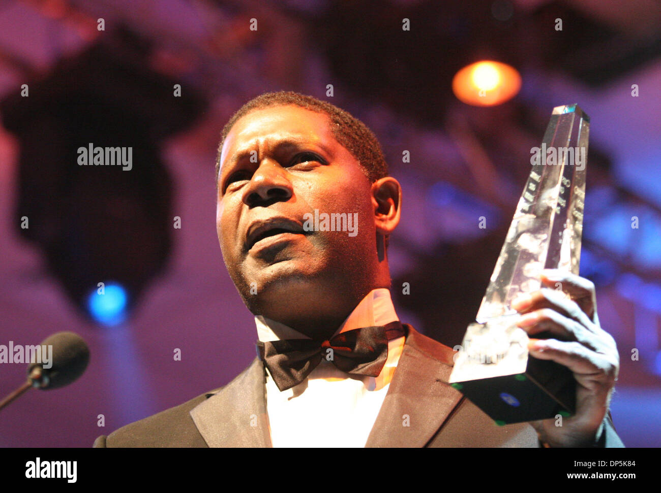 Dennis haysbert 2006 photo credit hi-res stock photography and images ...