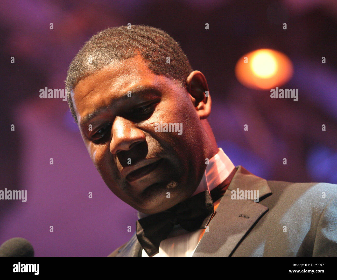 Sep 17, 2006; Temecula, CA, USA; Actor DENNIS HAYSBERT receives The ...