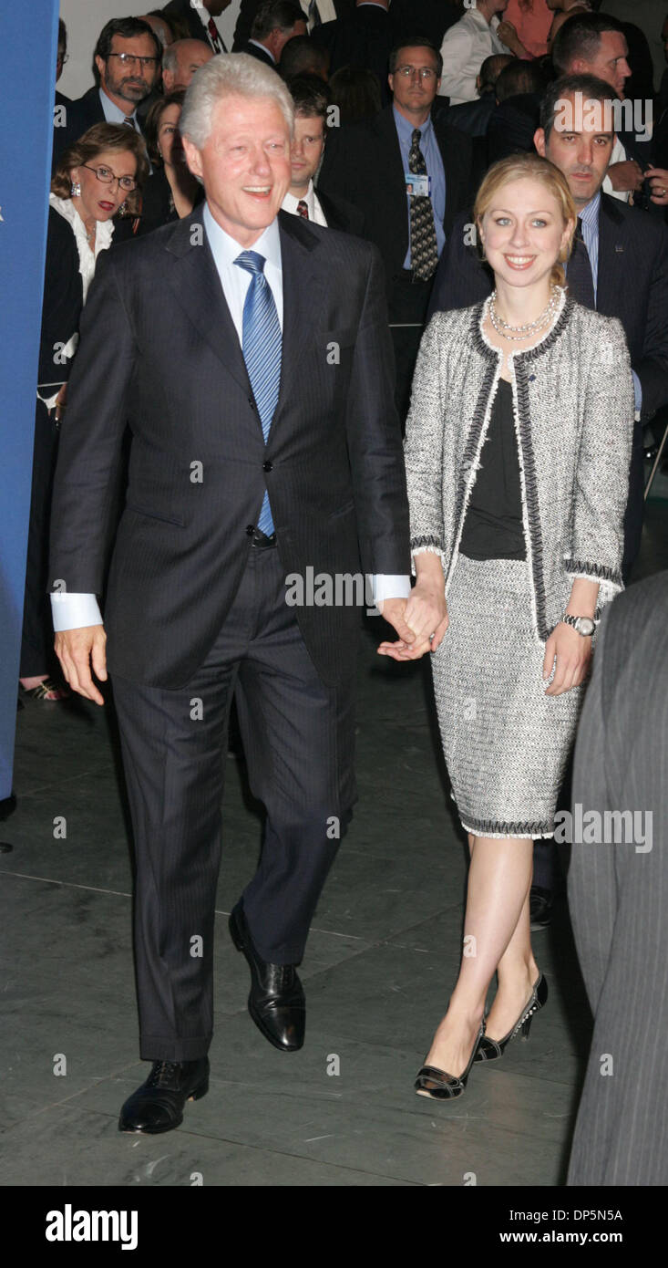 Sep 20, 2006; New York, NY, USA; CHELSEA CLINTON and her father former ...
