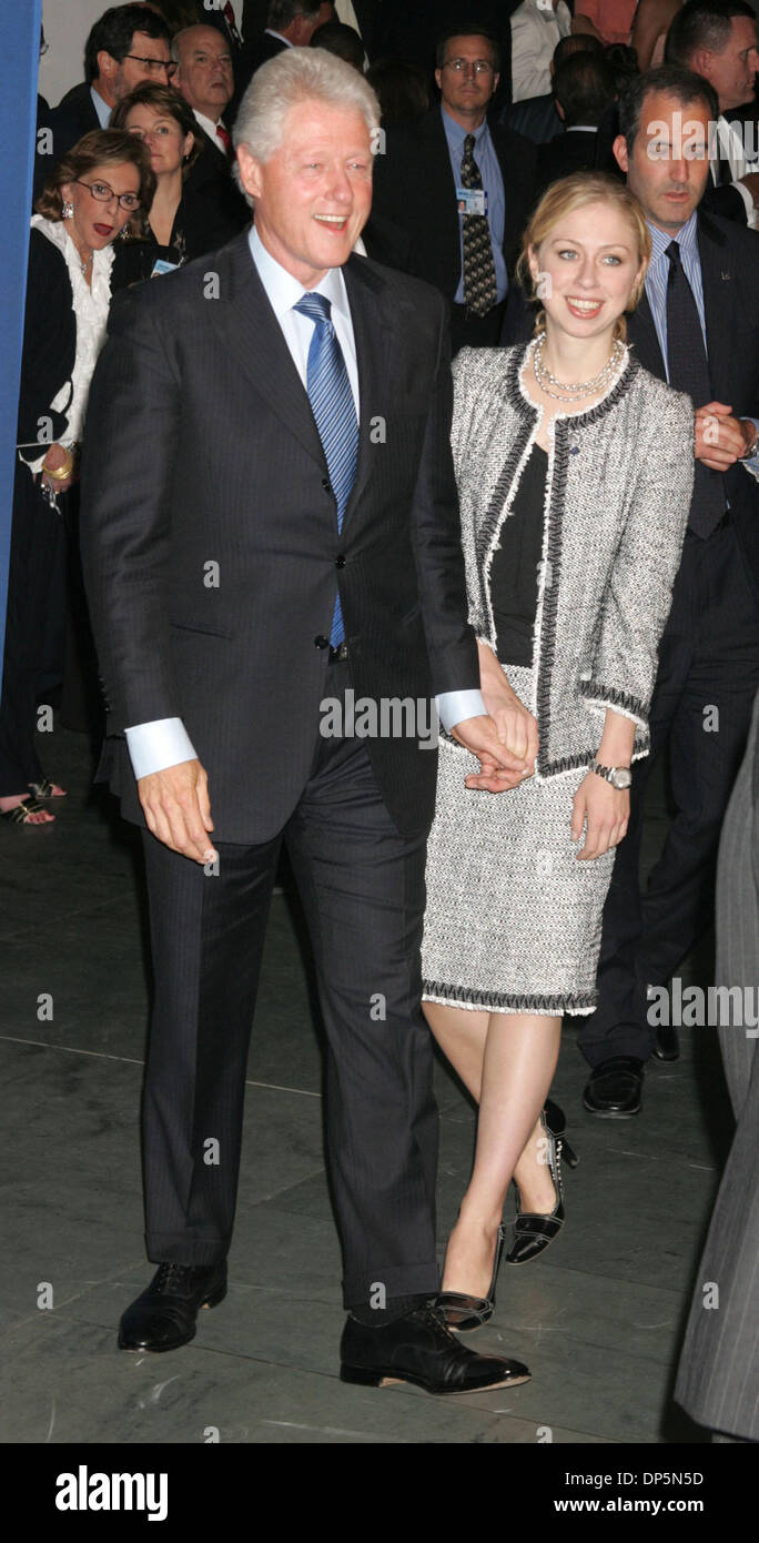 Sep 20, 2006; New York, NY, USA; CHELSEA CLINTON and her father former ...