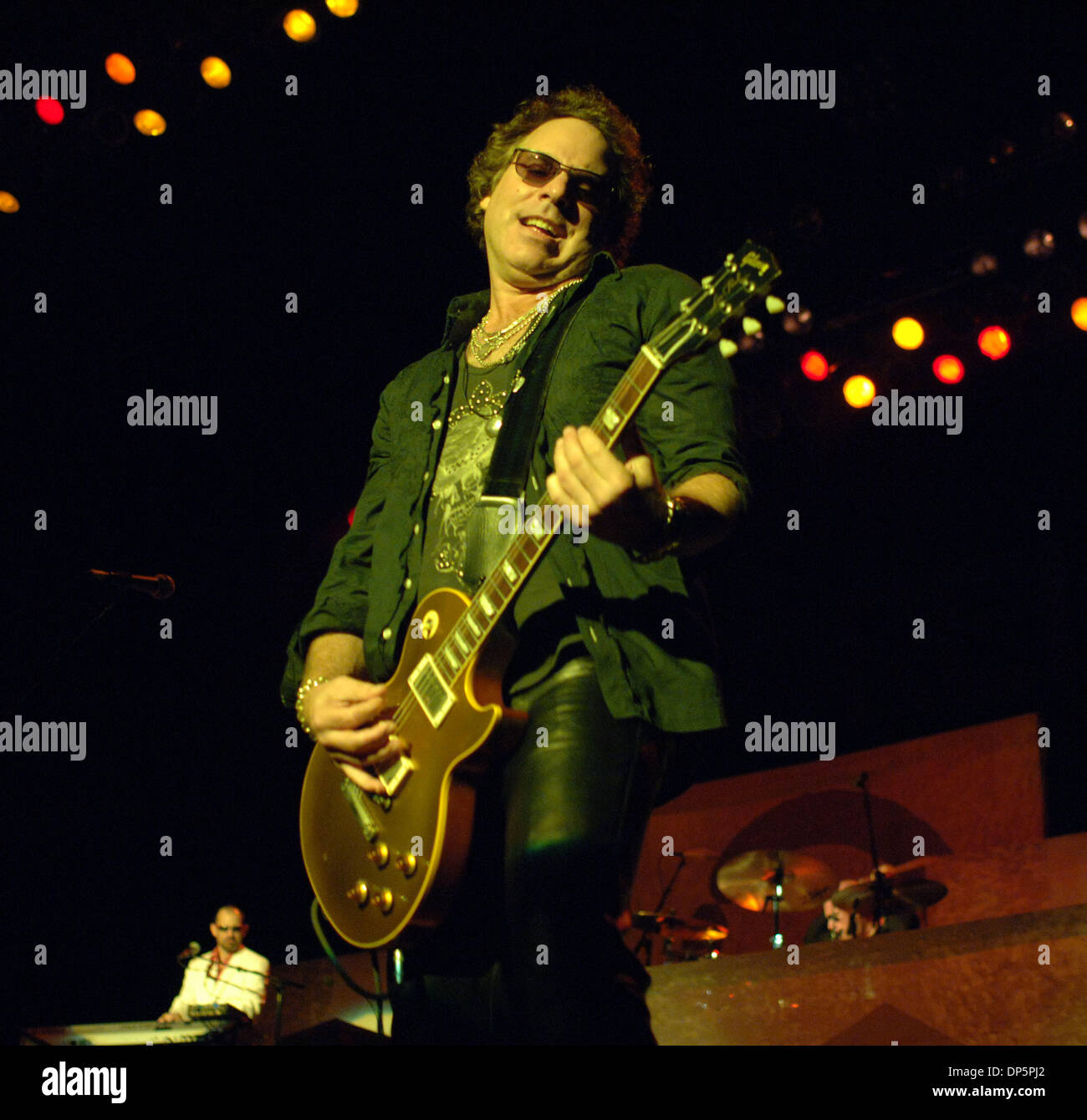 Foreigner 70s rock live virgibnia beach hi-res stock photography and ...