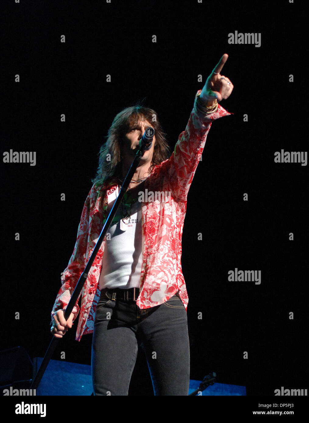 Foreigner 70s rock live virgibnia beach hi-res stock photography and ...