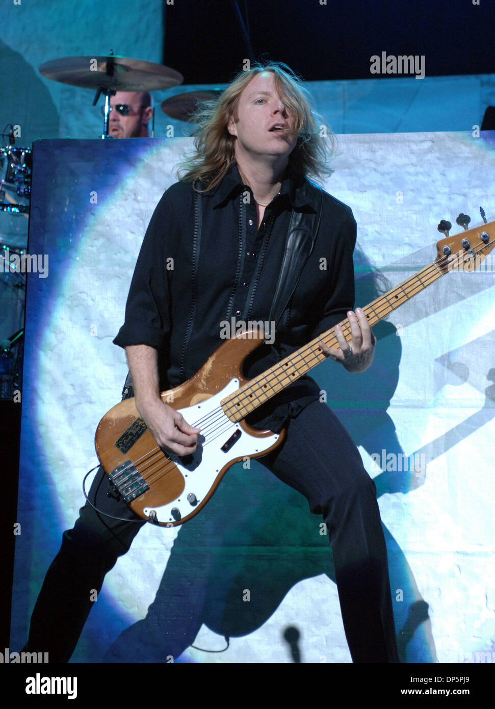 Foreigner 70s rock live virgibnia beach hi-res stock photography and ...