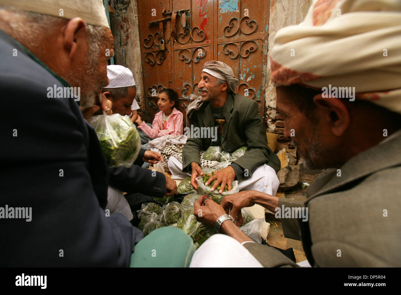 Qat leaves yemen hi-res stock photography and images - Alamy