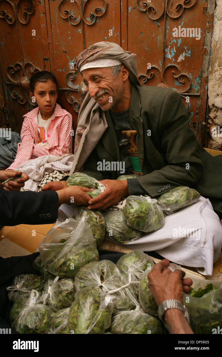 Qat leaves yemen hi-res stock photography and images - Alamy