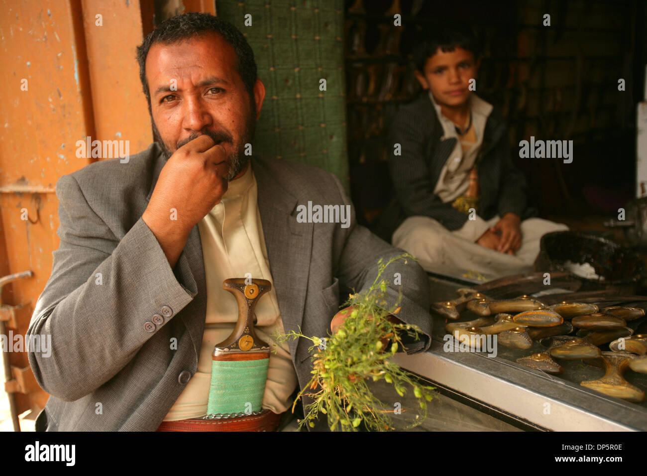 Qat leaves yemen hi-res stock photography and images - Alamy