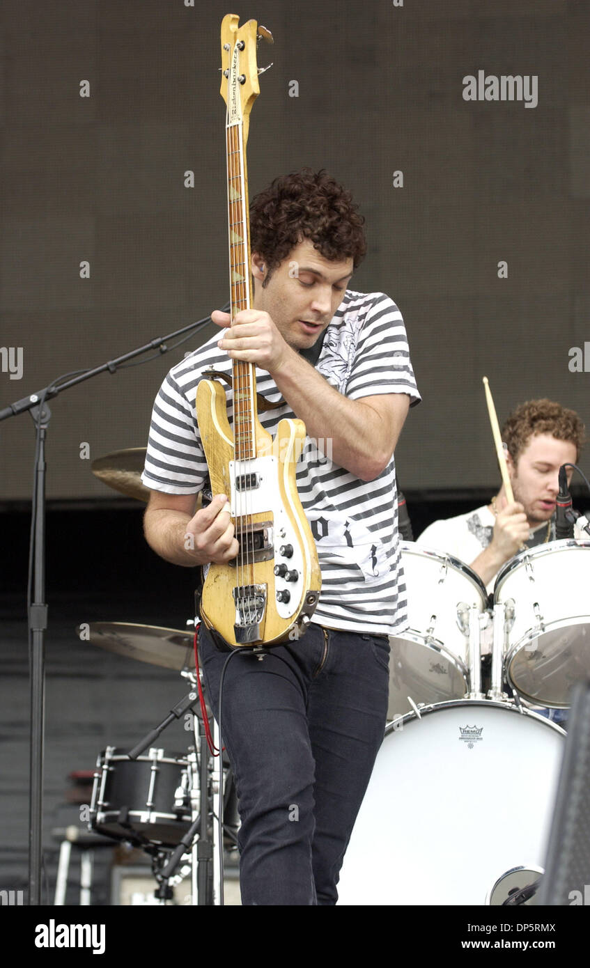 Sep 23, 2006; Baltimore, MD, USA; Bassist CHRIS ROSS of the Australian ...