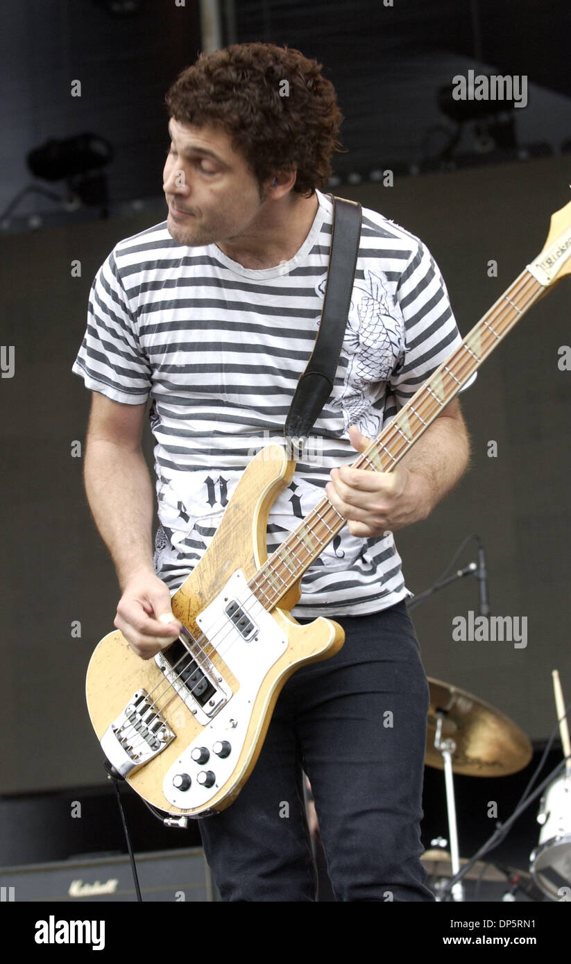 Sep 23, 2006; Baltimore, MD, USA; Bassist CHRIS ROSS of the Australian ...