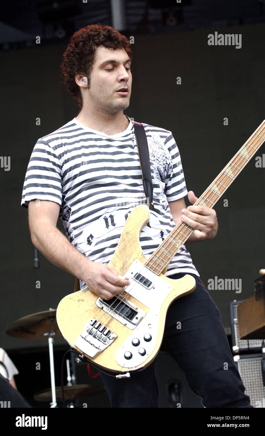Sep 23, 2006; Baltimore, MD, USA; Bassist CHRIS ROSS of the Australian ...