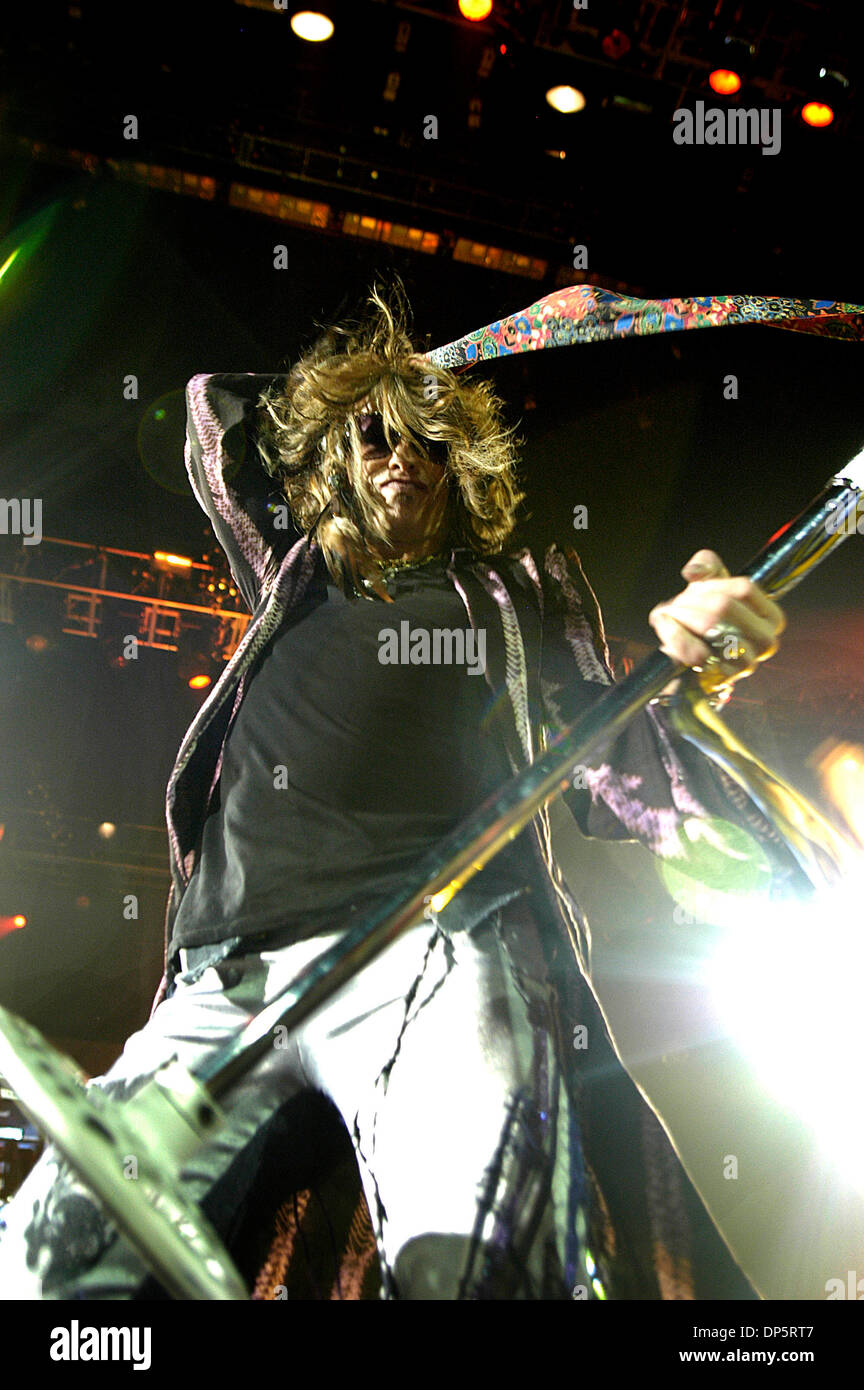 Sep 23, 2006; Camden, New Jersey, USA; STEVEN TYLER, lead singer of ...