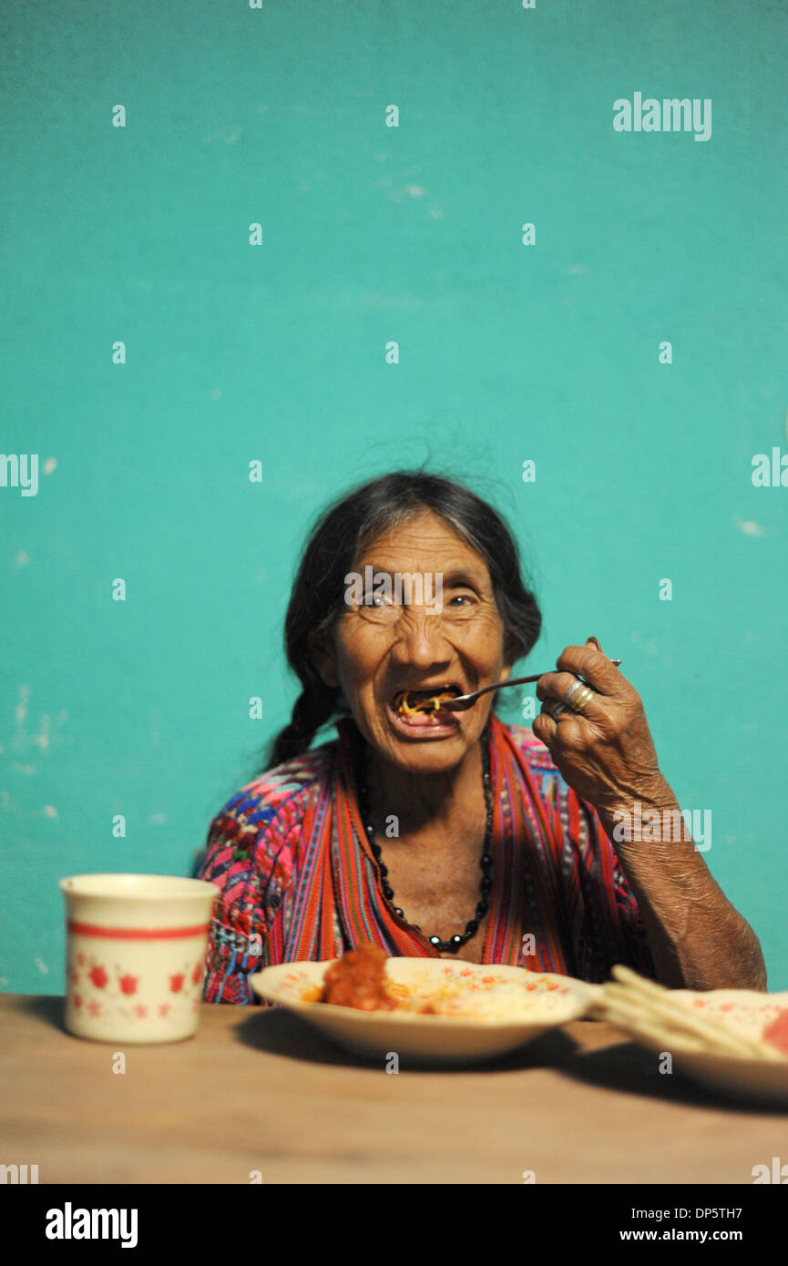Guatemala mayan indigenous elderly eats lunch Stock Photo - Alamy