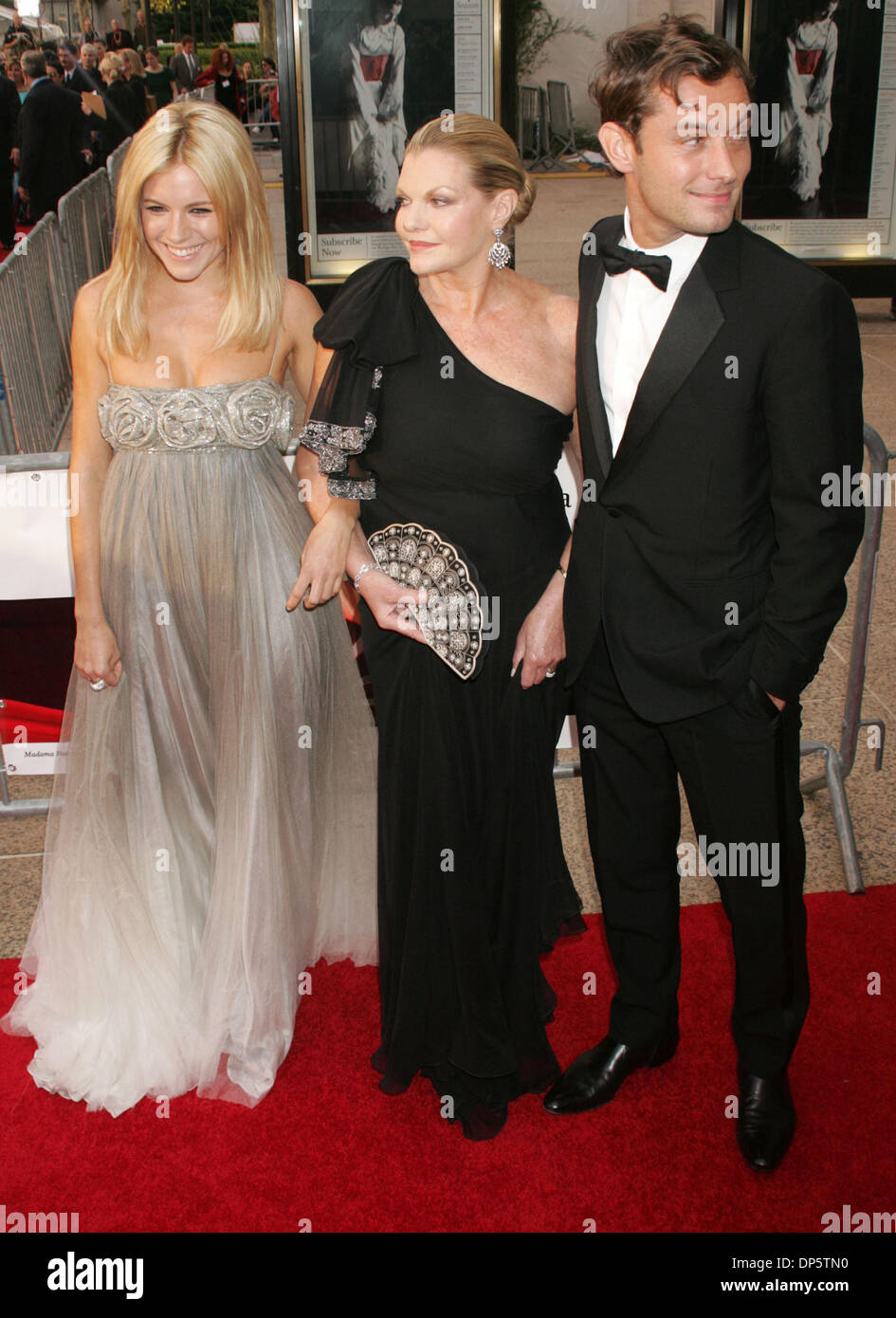 Sep 25, 2006; New York, NY, USA; Actress SIENNA MILLER, her mother ...