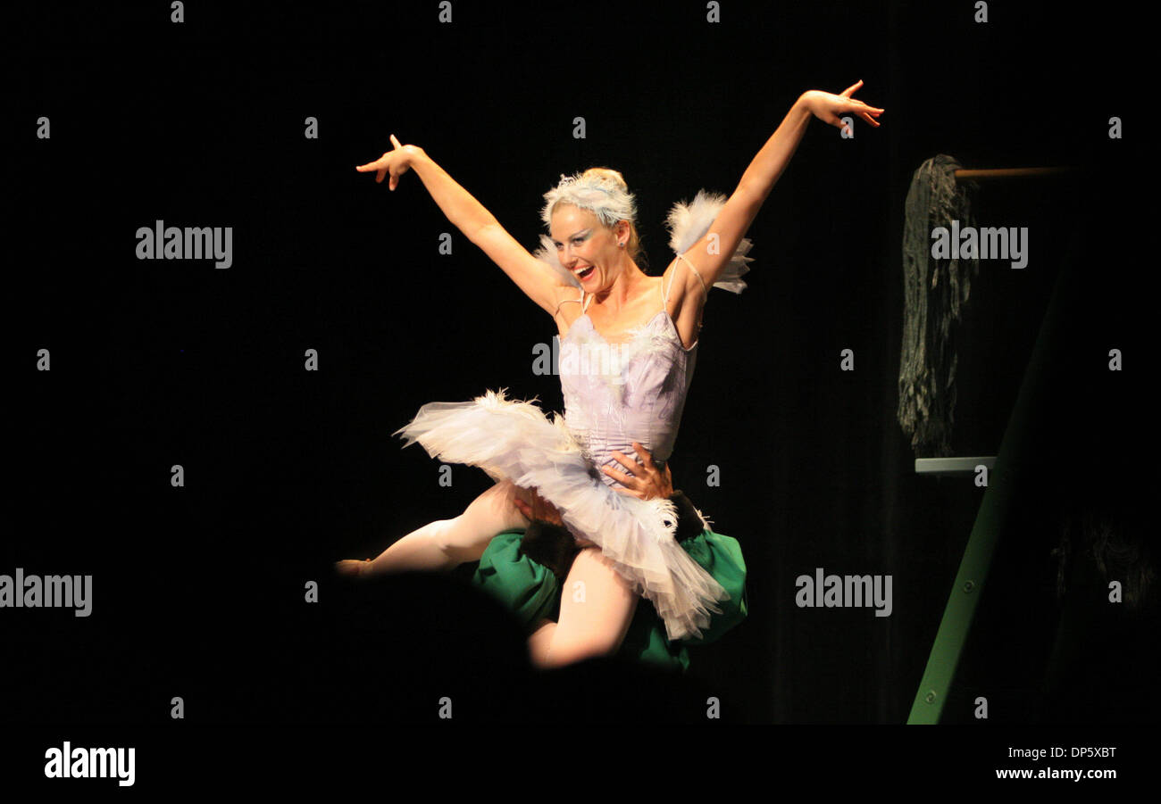 Flies across stage hi-res stock photography and images - Alamy