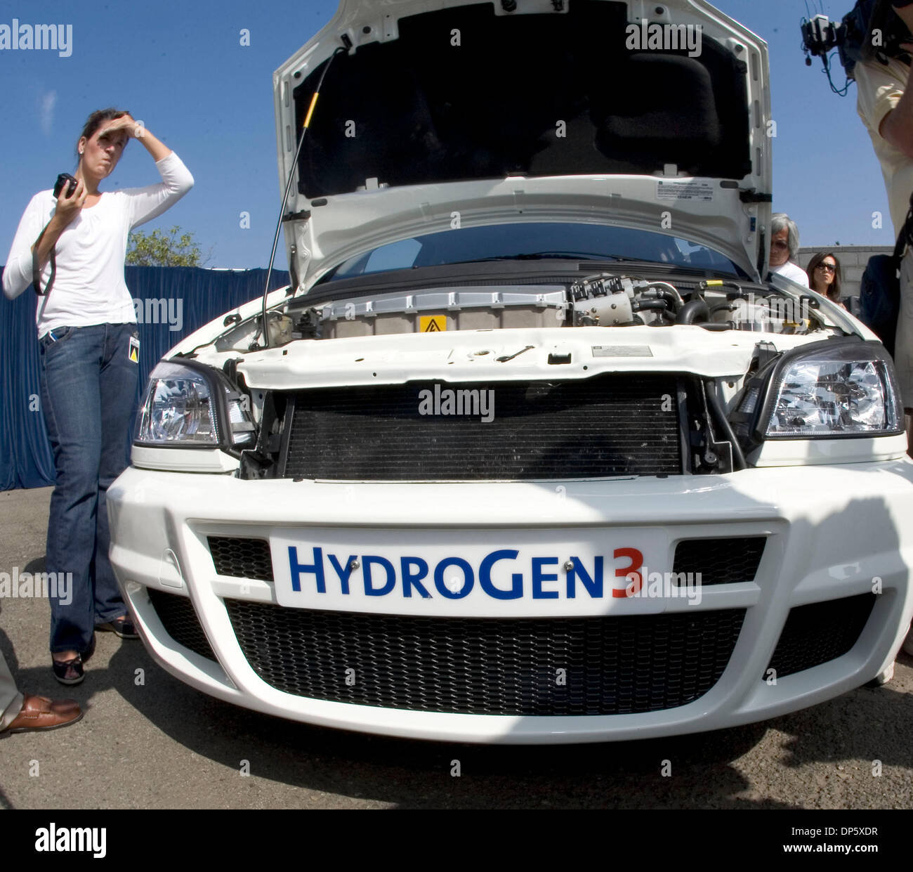 Hydrogen fuel cell test vehicle hi-res stock photography and images - Alamy