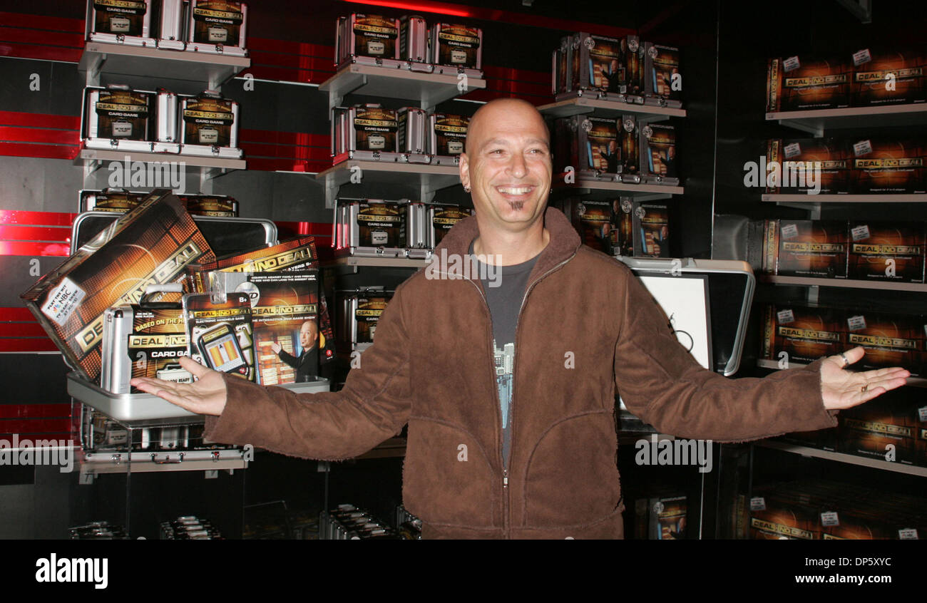 Sep 28, 2006; New York, NY, USA; Celebrity host HOWIE MANDEL promotes ...