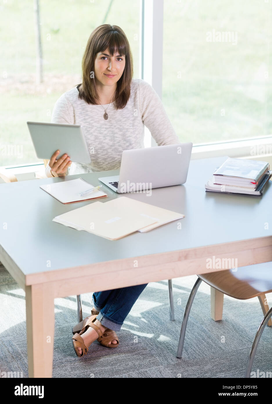 Student Using Technologies In Library Stock Photo - Alamy