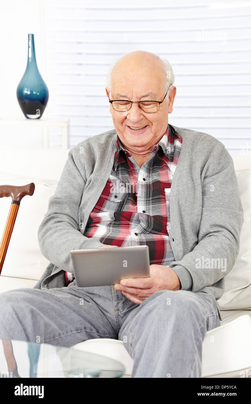 Surf the internet hi-res stock photography and images - Alamy