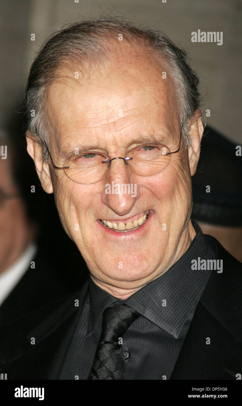 James cromwell the queen hi-res stock photography and images - Alamy