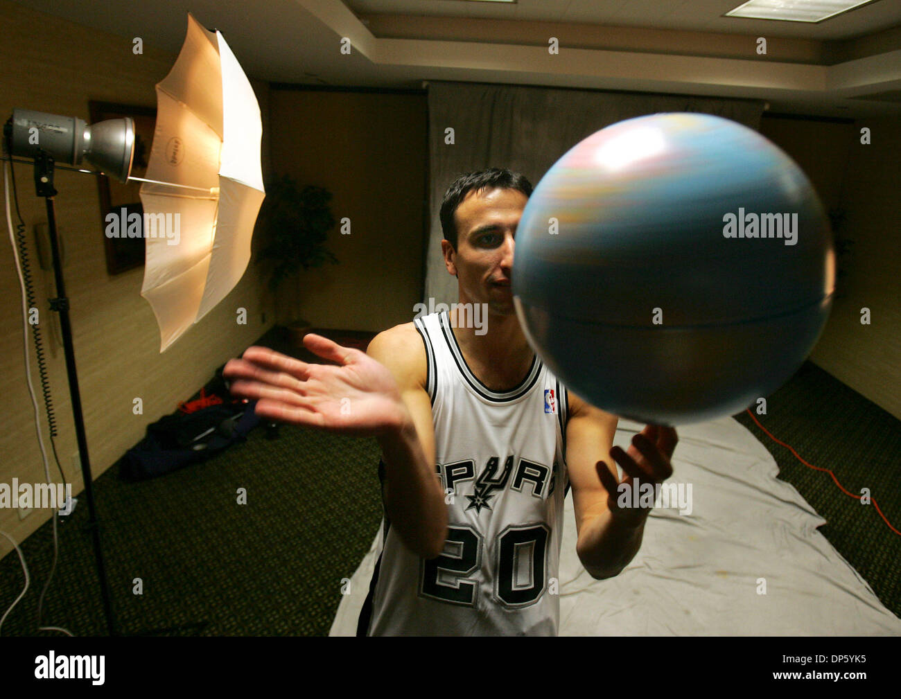 Manu ginobili 2006 hi-res stock photography and images - Alamy
