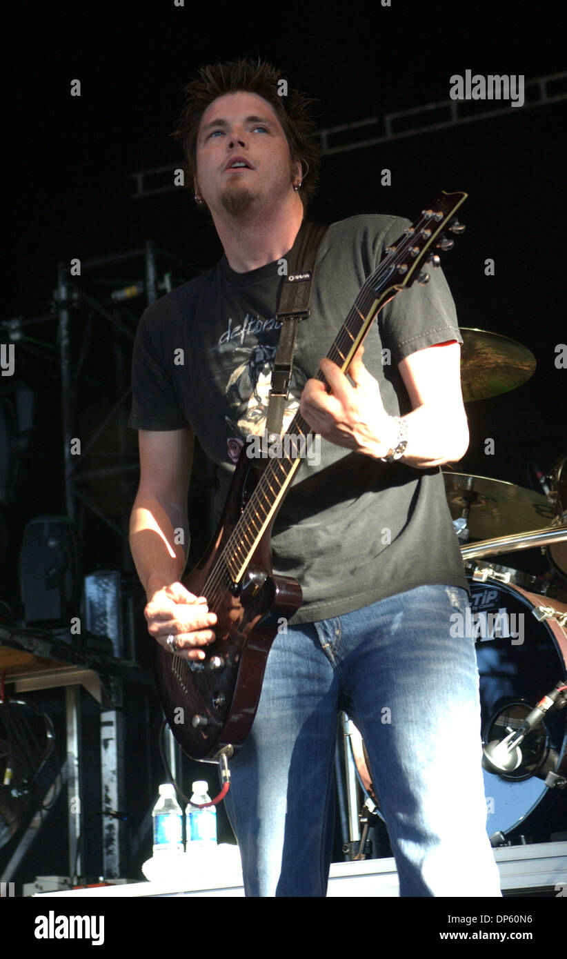 Crossfade Lead Singer