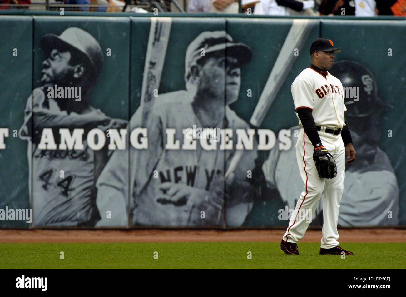 Oct 01, 2006; San Francisco, CA, USA; MLB Baseball: Barry Bonds stands ...