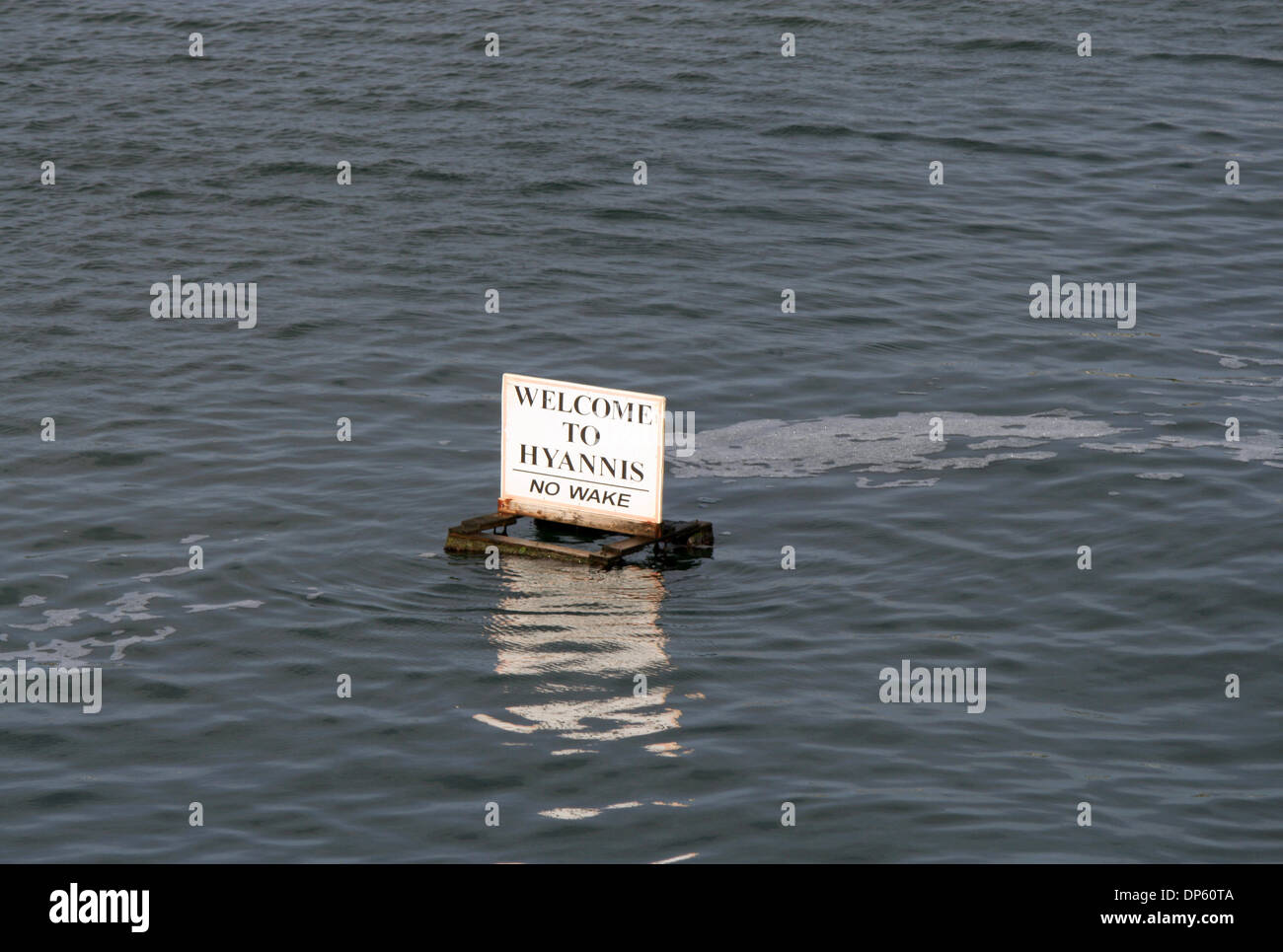 No wake sign hi-res stock photography and images - Alamy