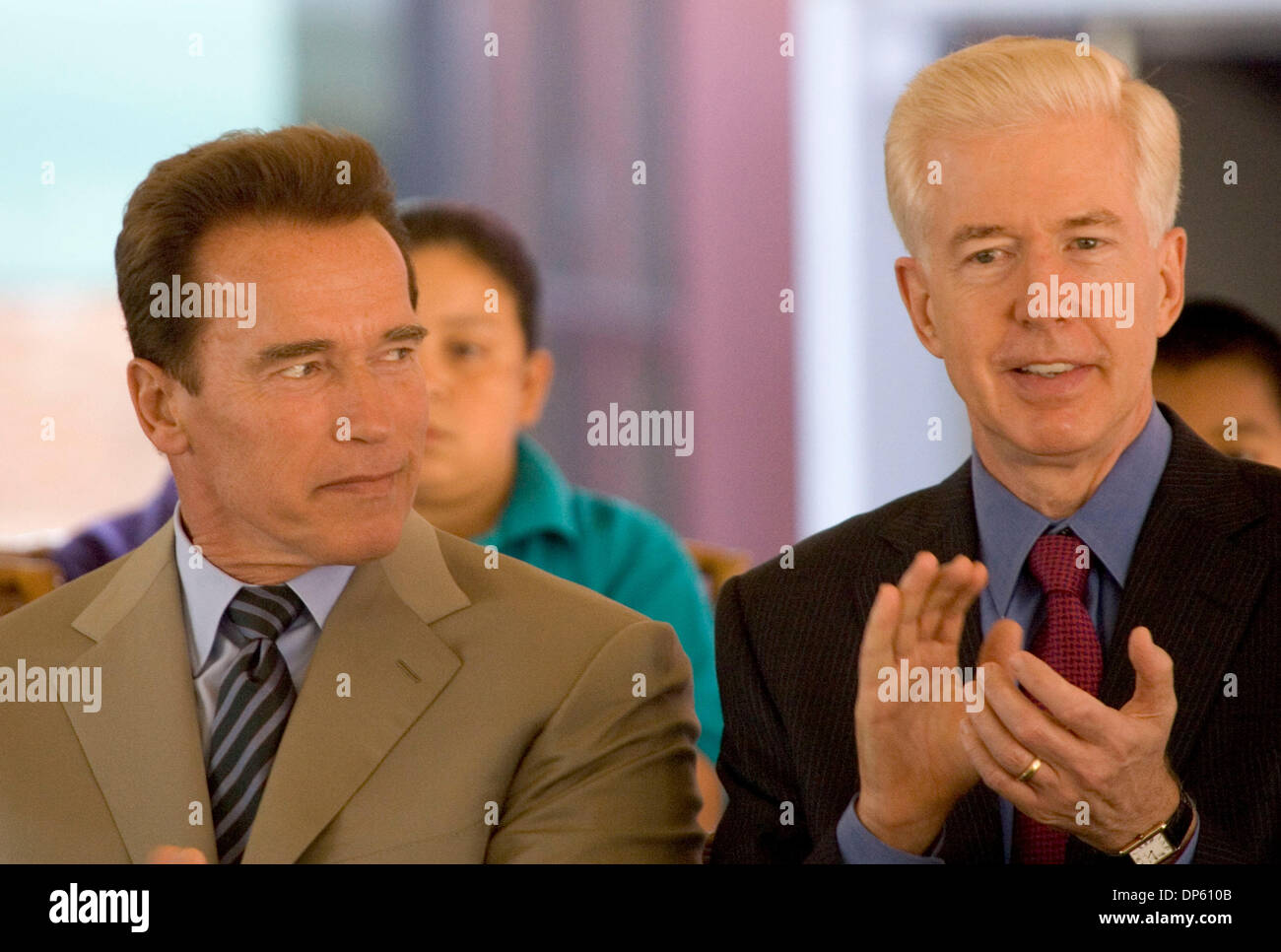 Gray davis and arnold schwarzenegger hi-res stock photography and ...