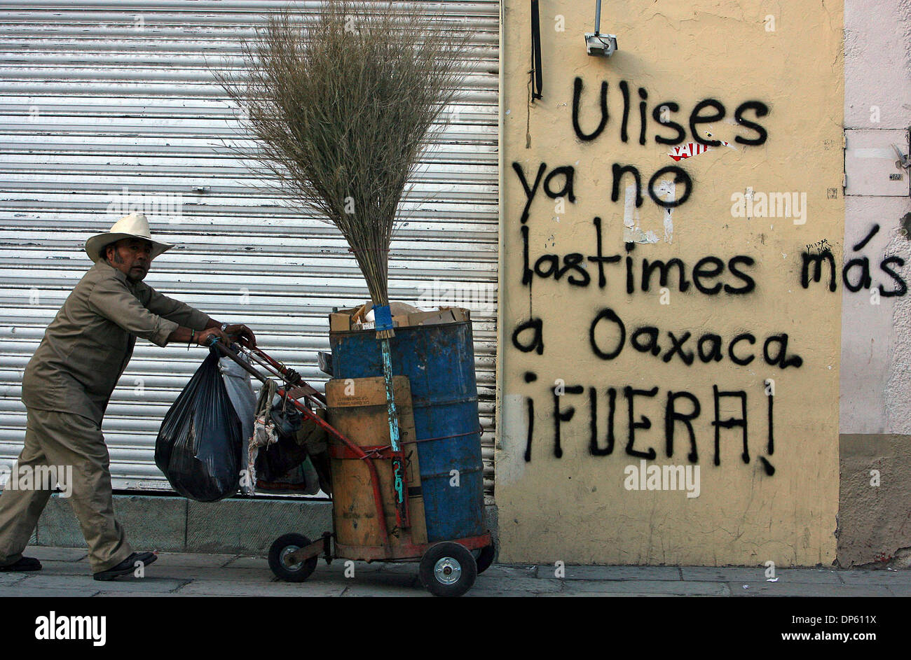 Graffiti oaxaca city mexico hi-res stock photography and images - Alamy