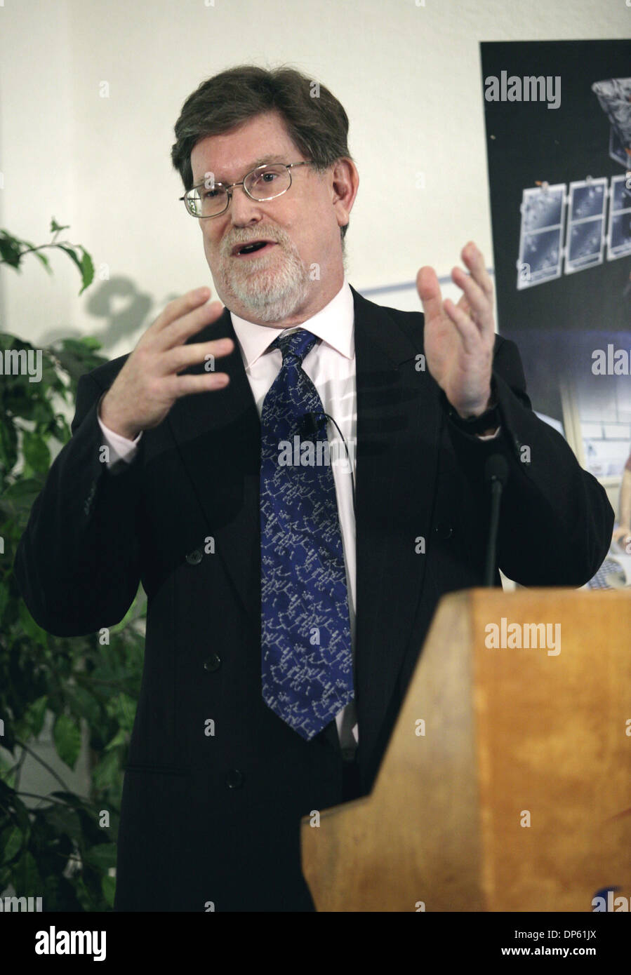 1989 nobel prize in physics hi-res stock photography and images - Alamy