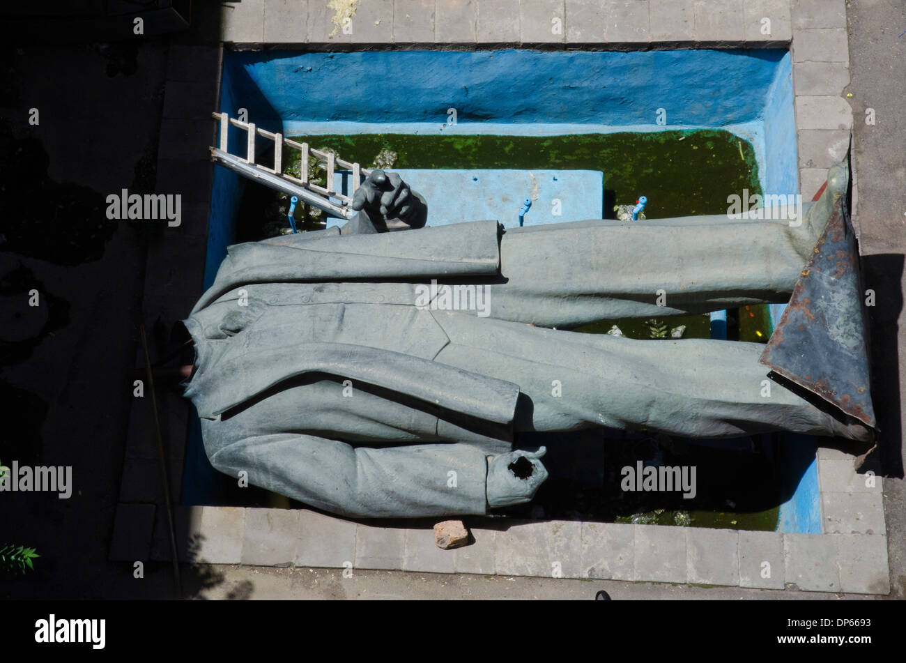 Lenin's dismantled monument at Yerevan Lenin Square Stock Photo - Alamy