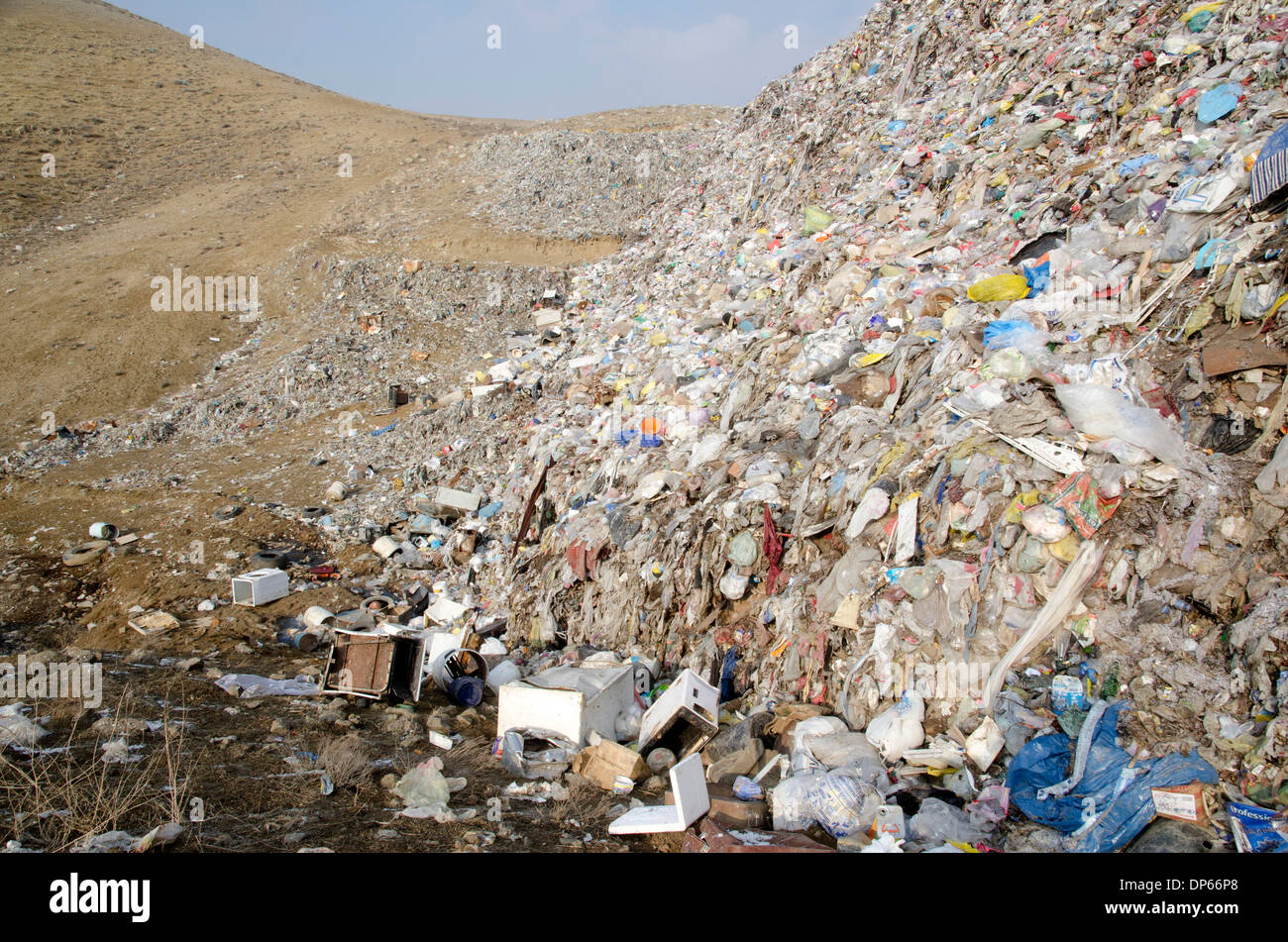 Garbage mountain hi-res stock photography and images - Alamy