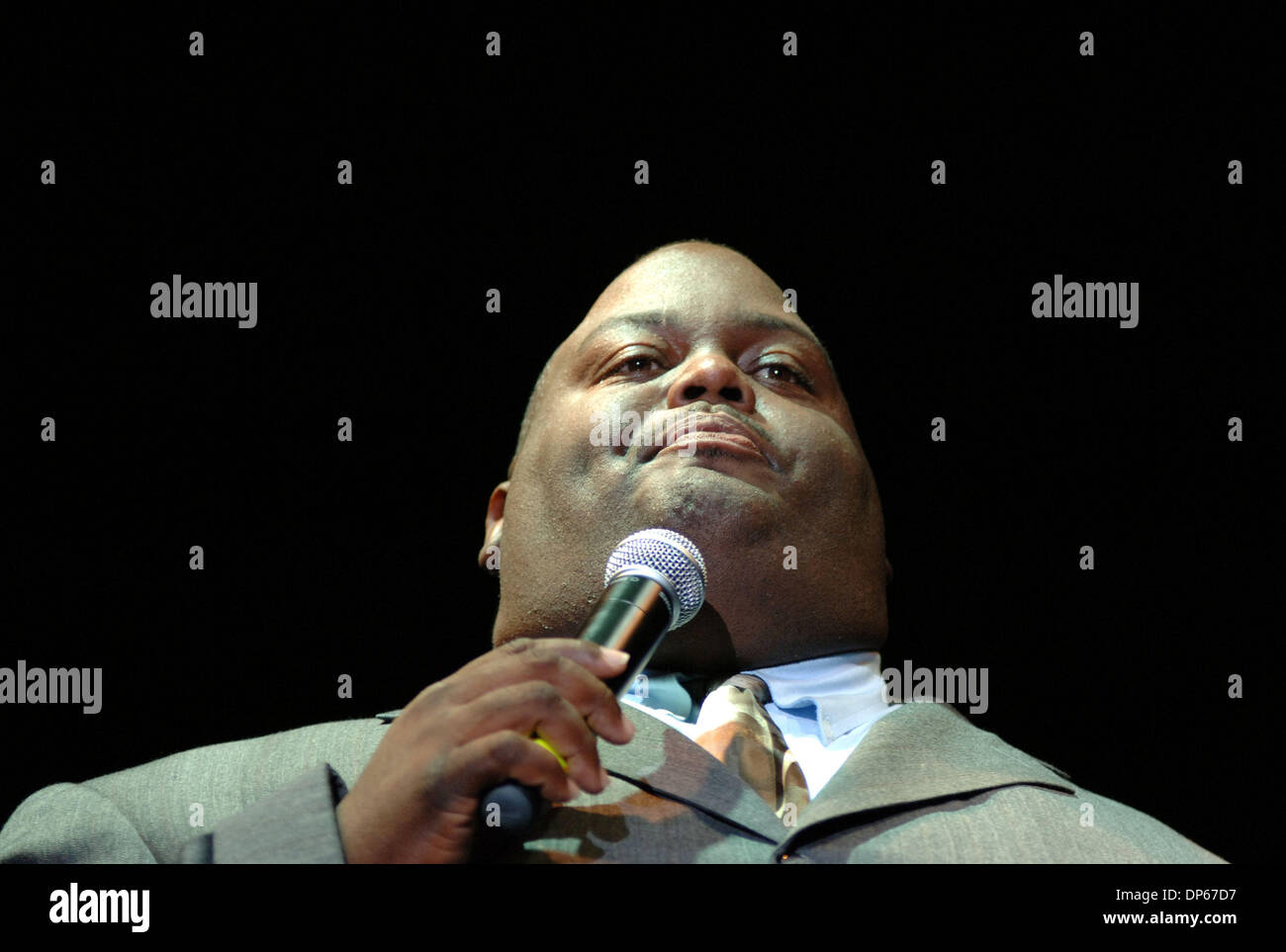 Oct 07, 2006; Norfolk, VA, USA; Comedian LAVELL CRAWFORD works the ...